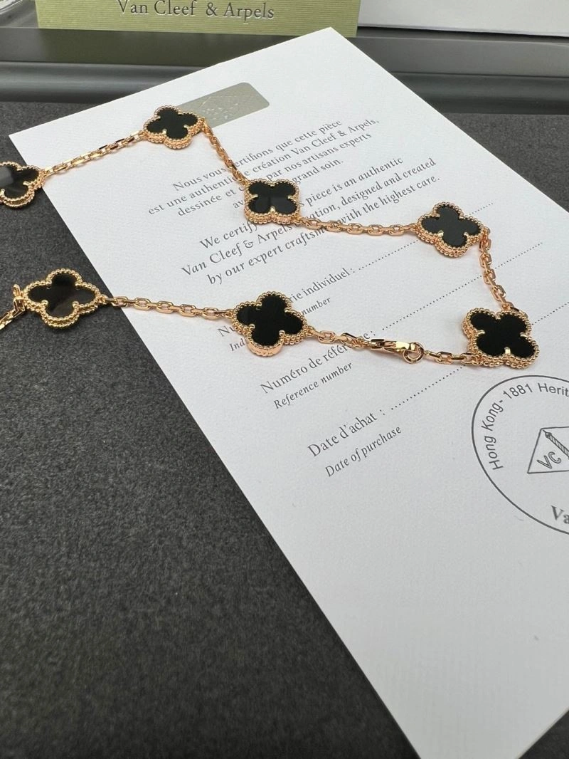 Accurate model Vca Bracelets