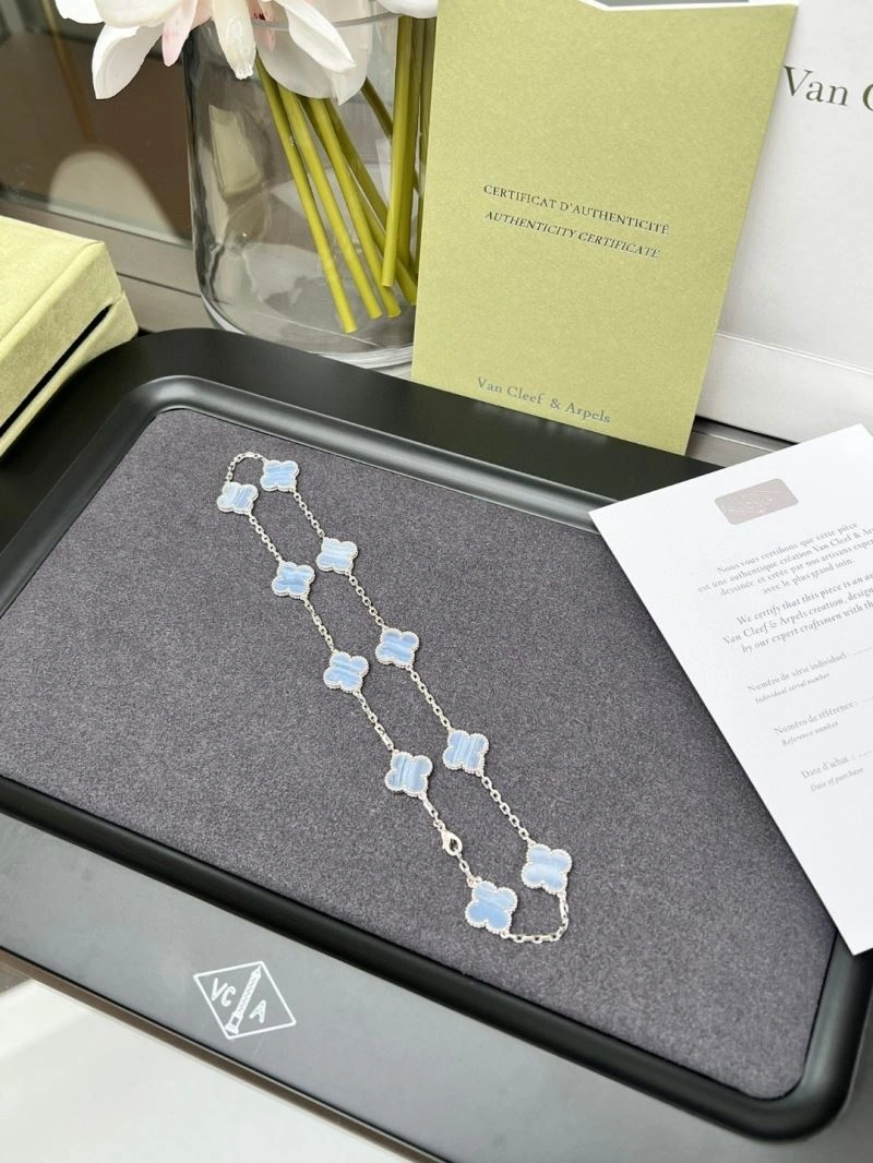 Indistinguishable Vca Bracelets