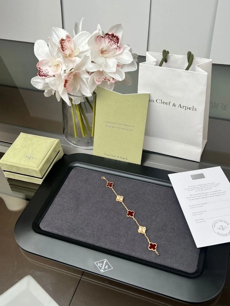 Indistinguishable Vca Bracelets