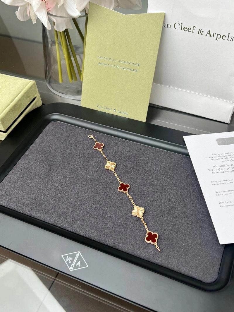 Indistinguishable Vca Bracelets