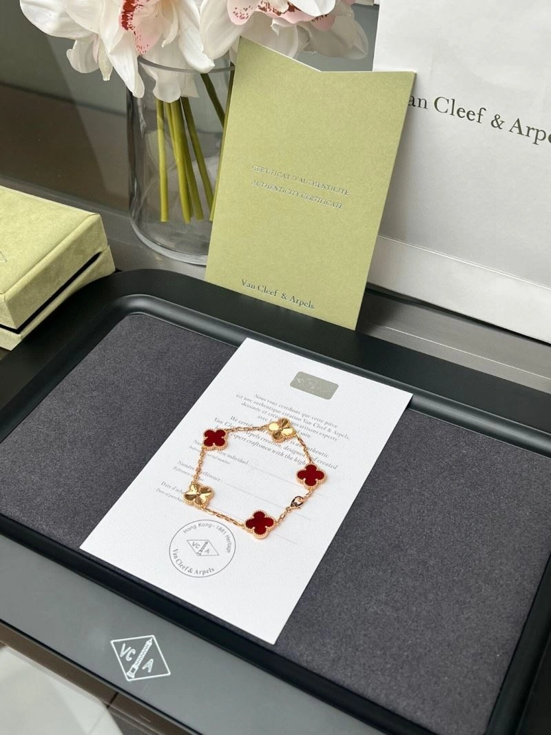 Indistinguishable Vca Bracelets