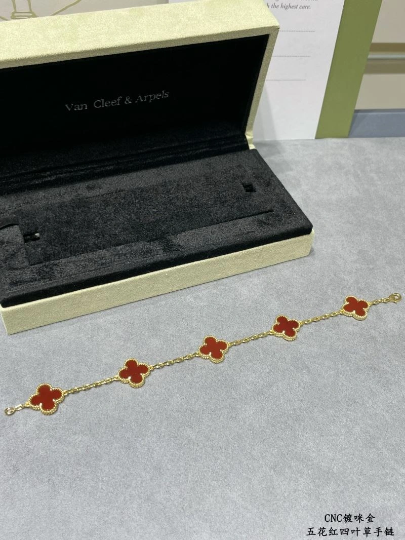 Accurate model Vca Bracelets