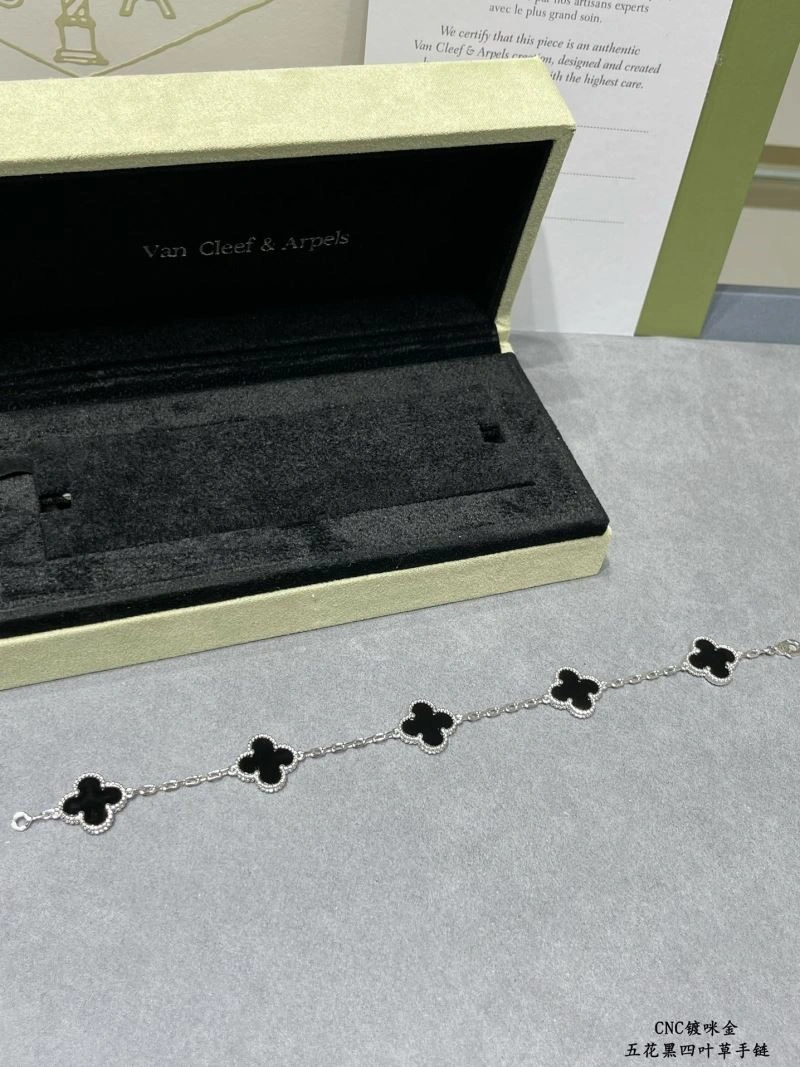 Accurate model Vca Bracelets