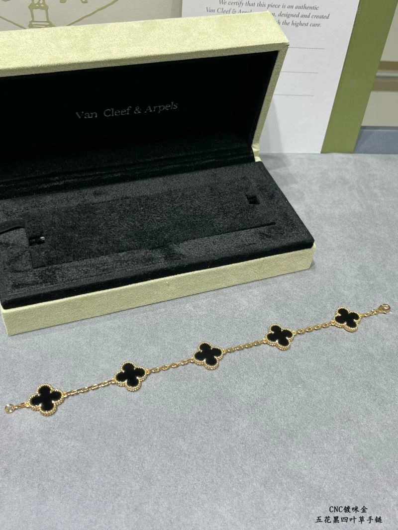 Accurate model Vca Bracelets