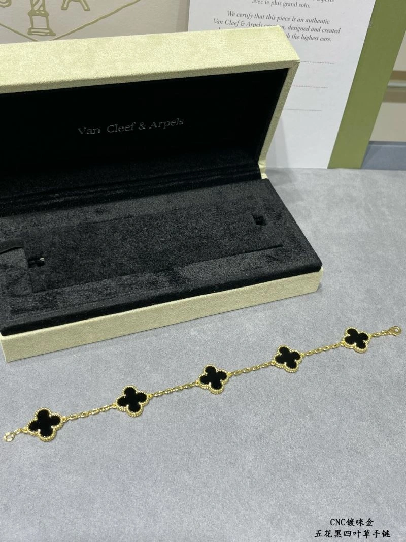 Accurate model Vca Bracelets