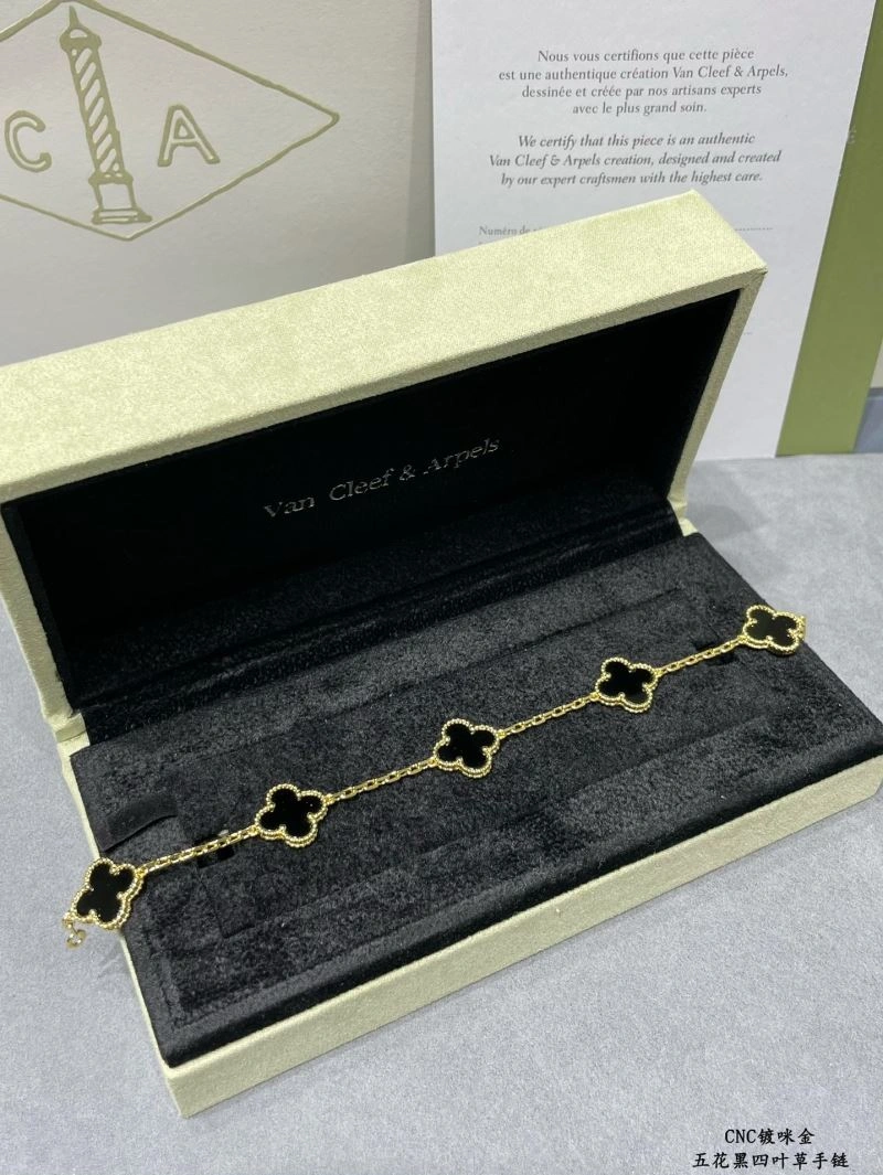 Accurate model Vca Bracelets