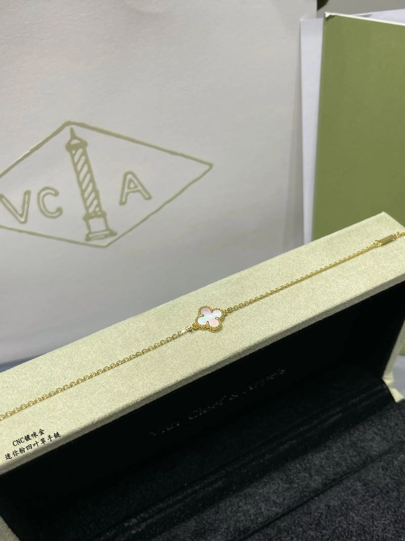 High fidelity Vca Bracelets