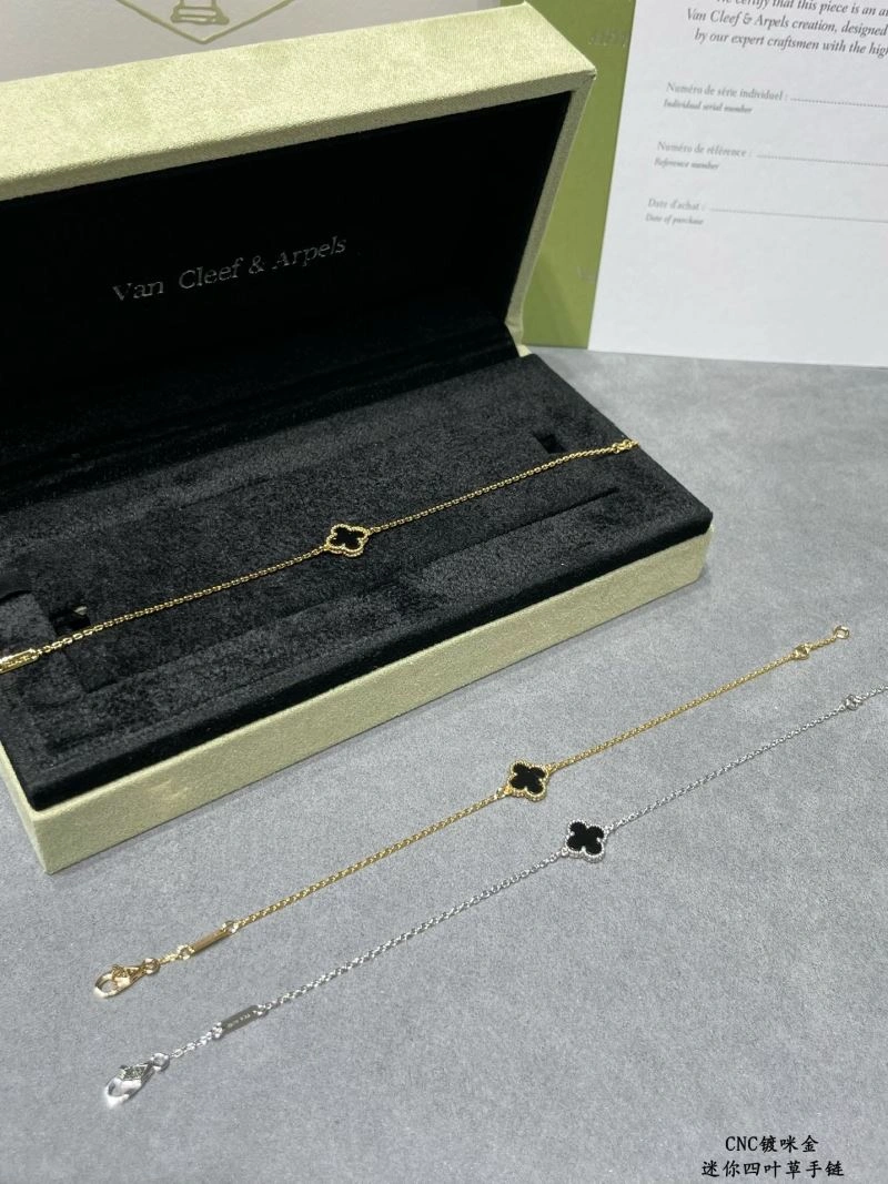 Brand-authenticated Vca Bracelets