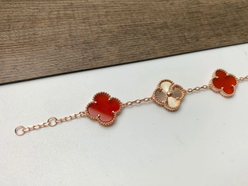 Accurate model Vca Bracelets