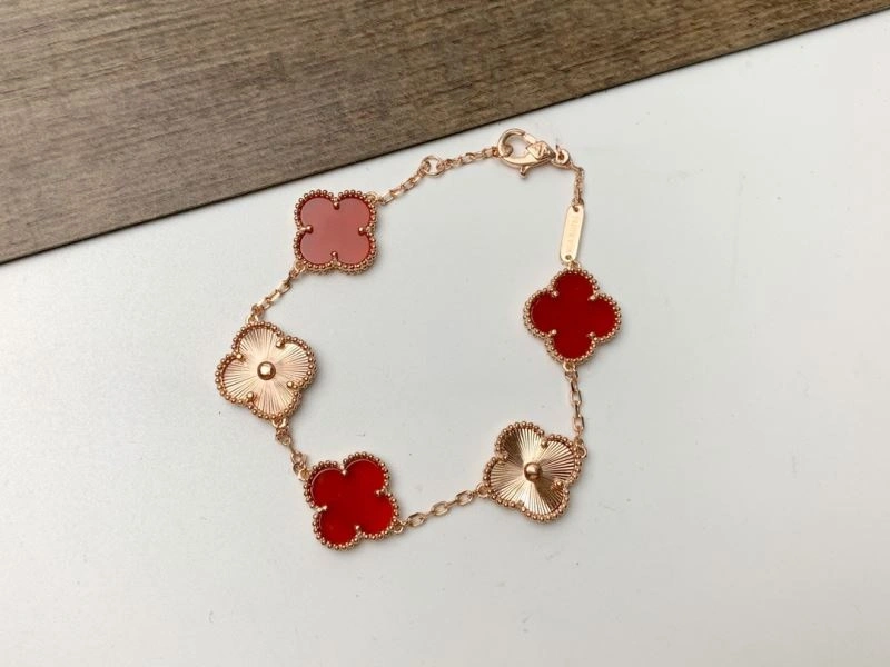 Accurate model Vca Bracelets