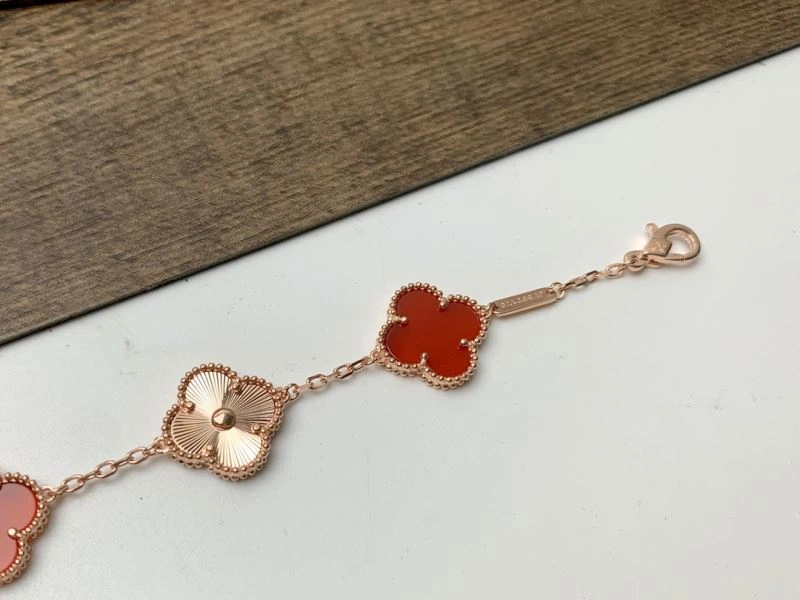Accurate model Vca Bracelets