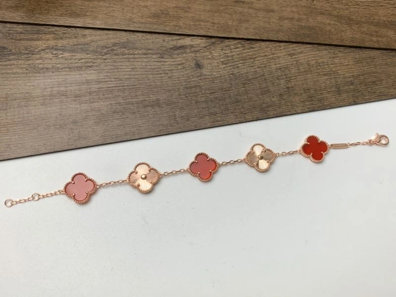 Accurate model Vca Bracelets