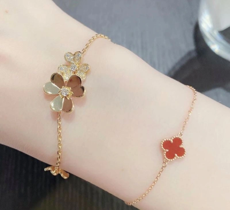 Indistinguishable Vca Bracelets