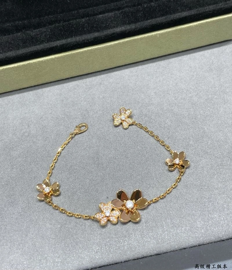 Indistinguishable Vca Bracelets