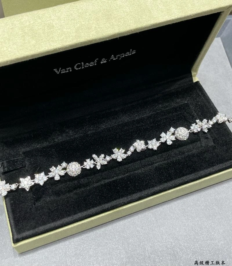 Brand-authenticated Vca Bracelets