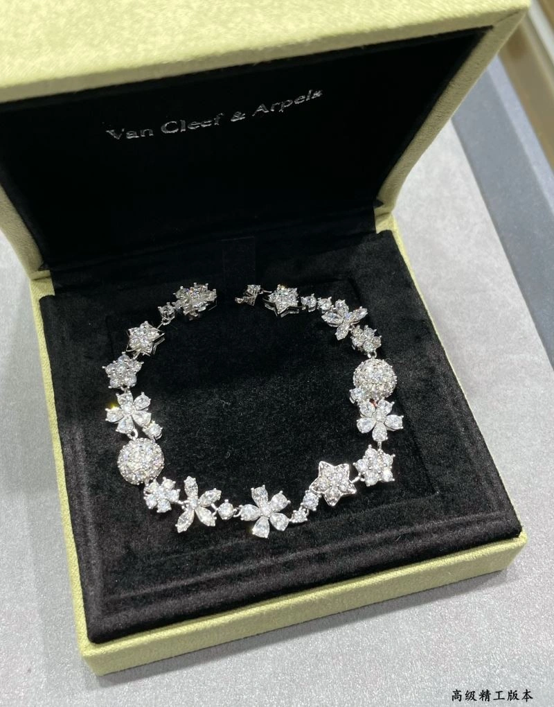 Brand-authenticated Vca Bracelets