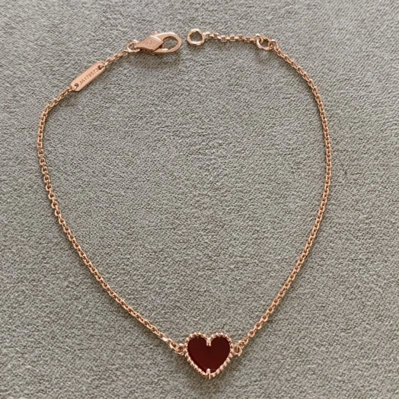 Accurate model Vca Bracelets