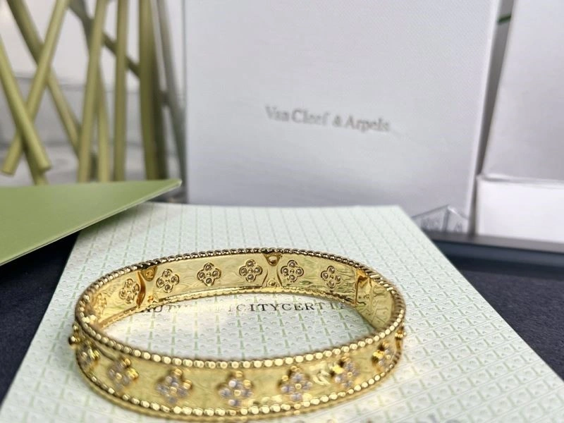 Budget-friendly Vca Bracelets