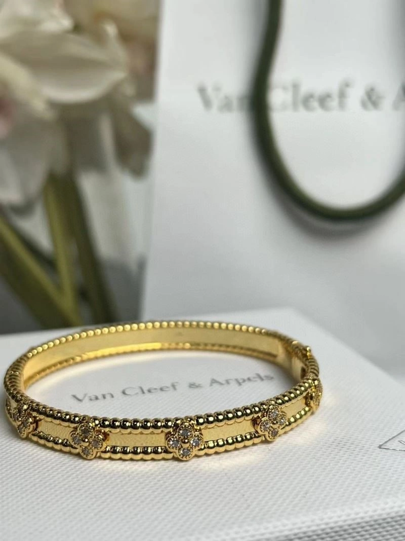 Value-priced Vca Bracelets