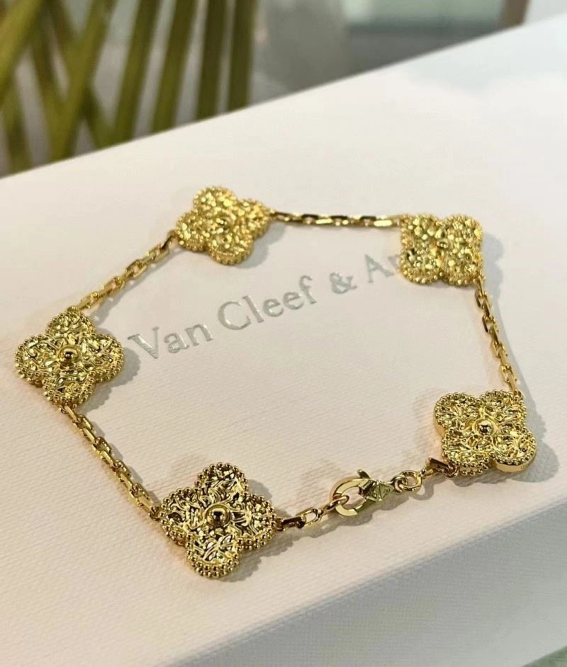 Exact replica Vca Bracelets