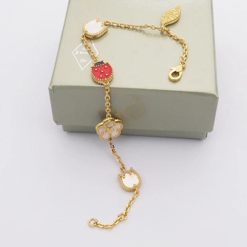 Accurate model Vca Bracelets