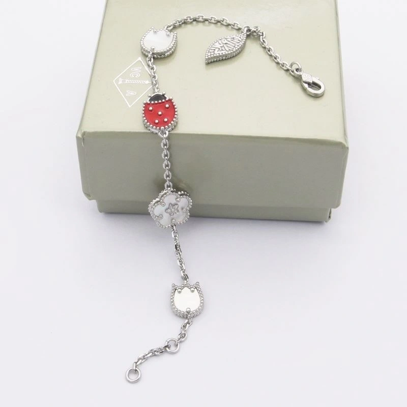 Accurate model Vca Bracelets