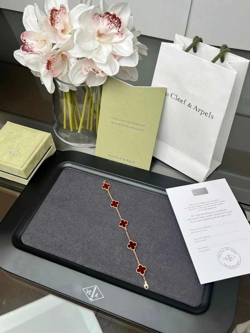 Brand-authenticated Vca Bracelets