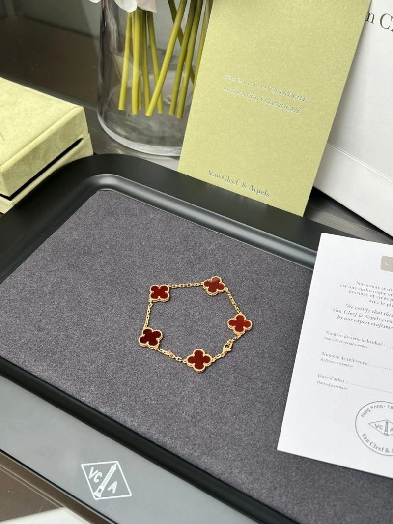 Brand-authenticated Vca Bracelets