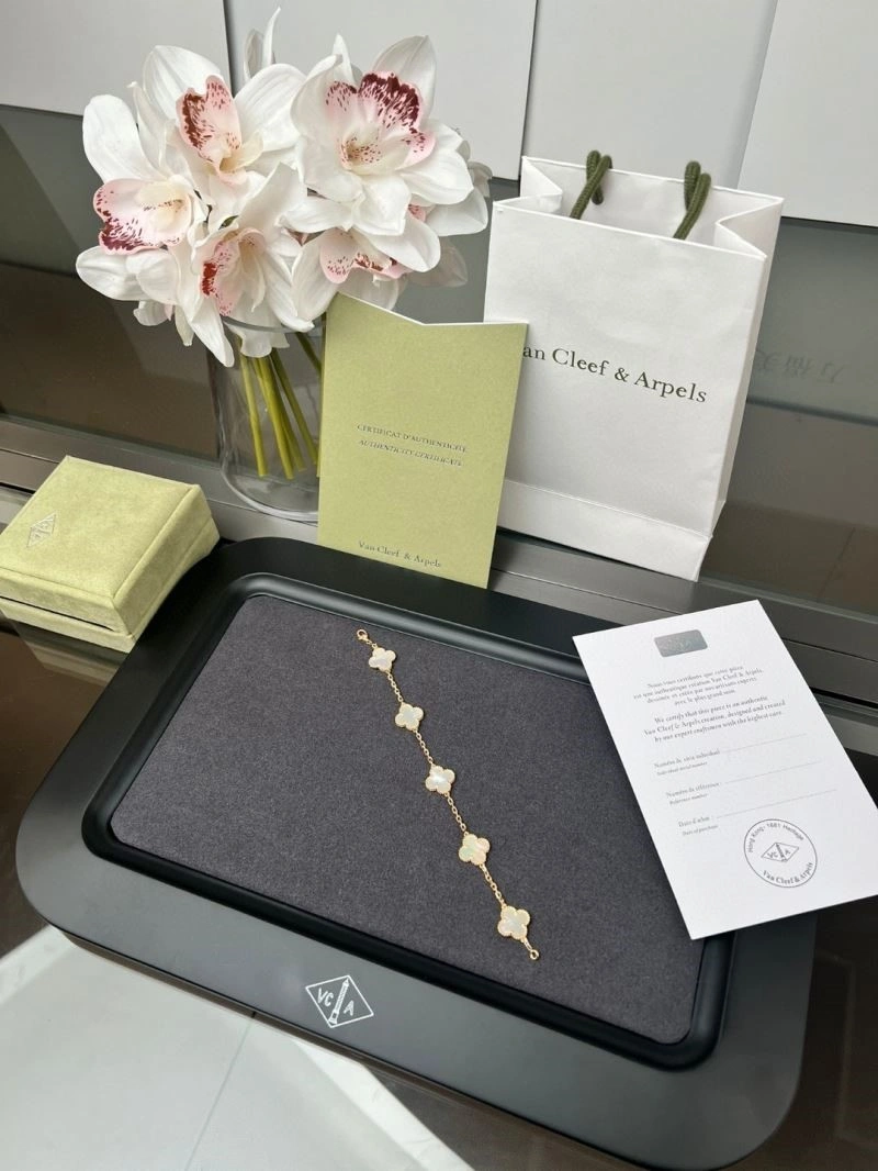 Indistinguishable Vca Bracelets