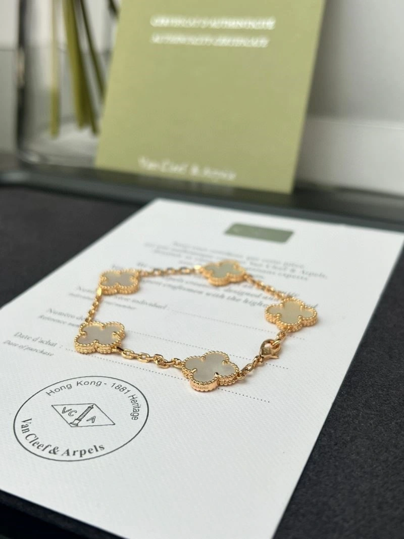 Indistinguishable Vca Bracelets