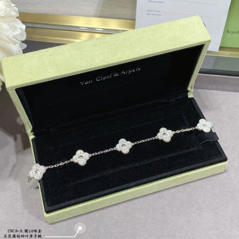 Accurate model Vca Bracelets