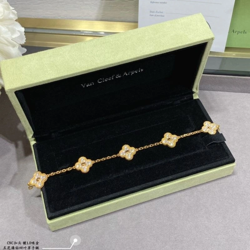 Accurate model Vca Bracelets