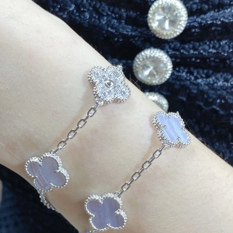 Factory-made Vca Bracelets