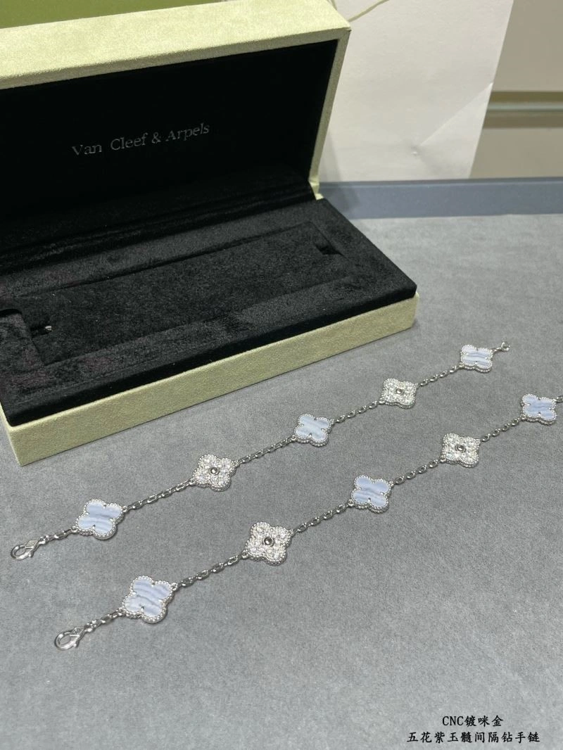 Factory-made Vca Bracelets