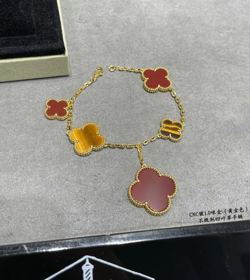 Indistinguishable Vca Bracelets