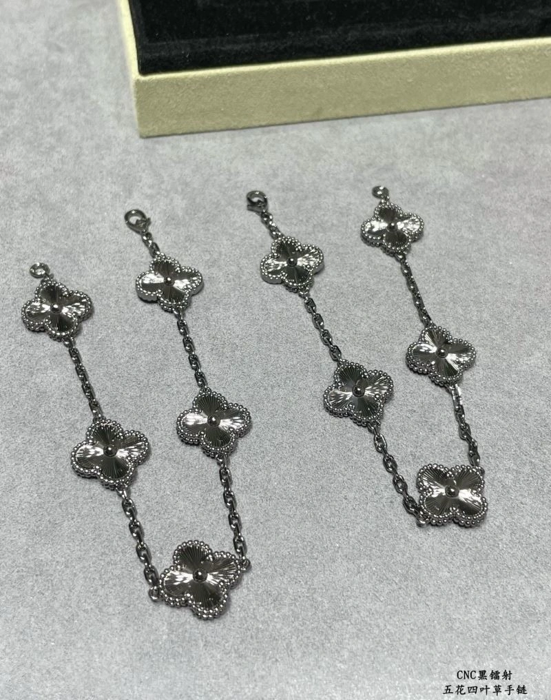 Factory-made Vca Bracelets