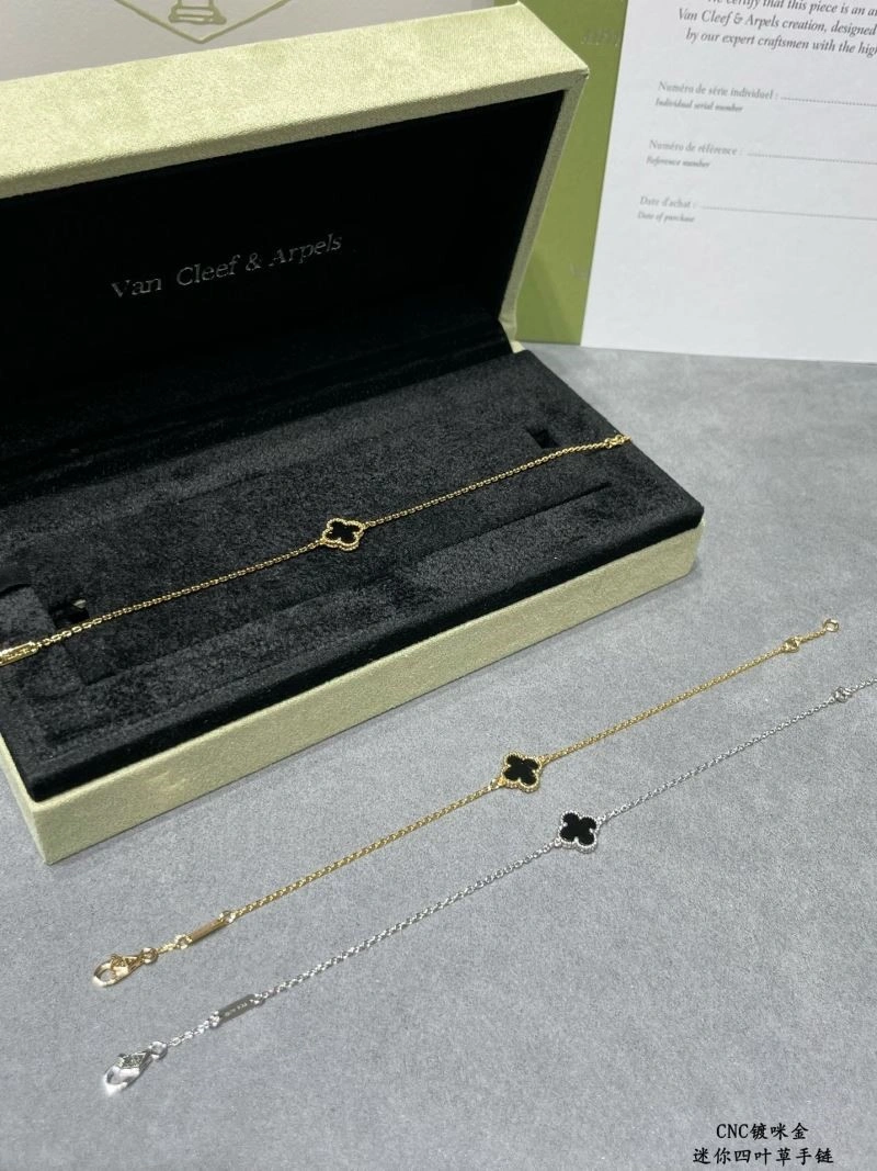 Precise copy Vca Bracelets