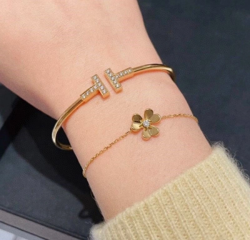 Cut-rate Vca Bracelets