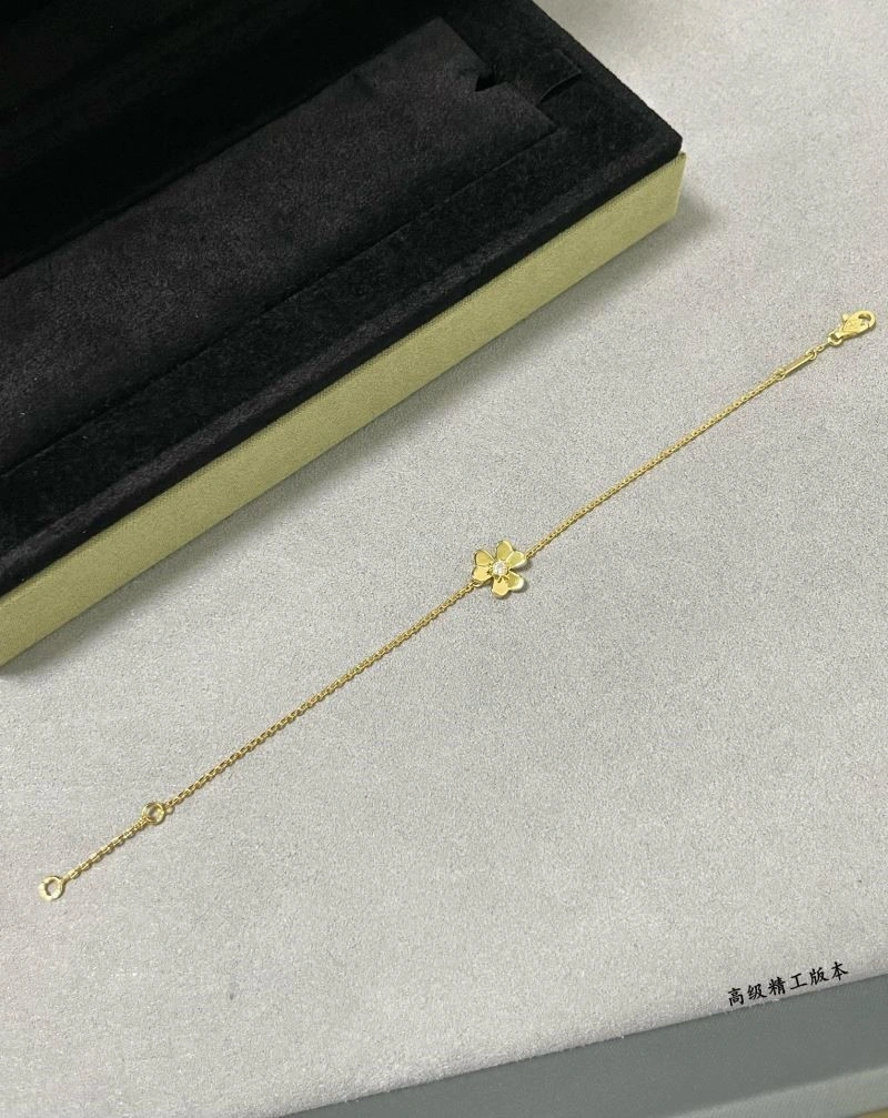 Cut-rate Vca Bracelets