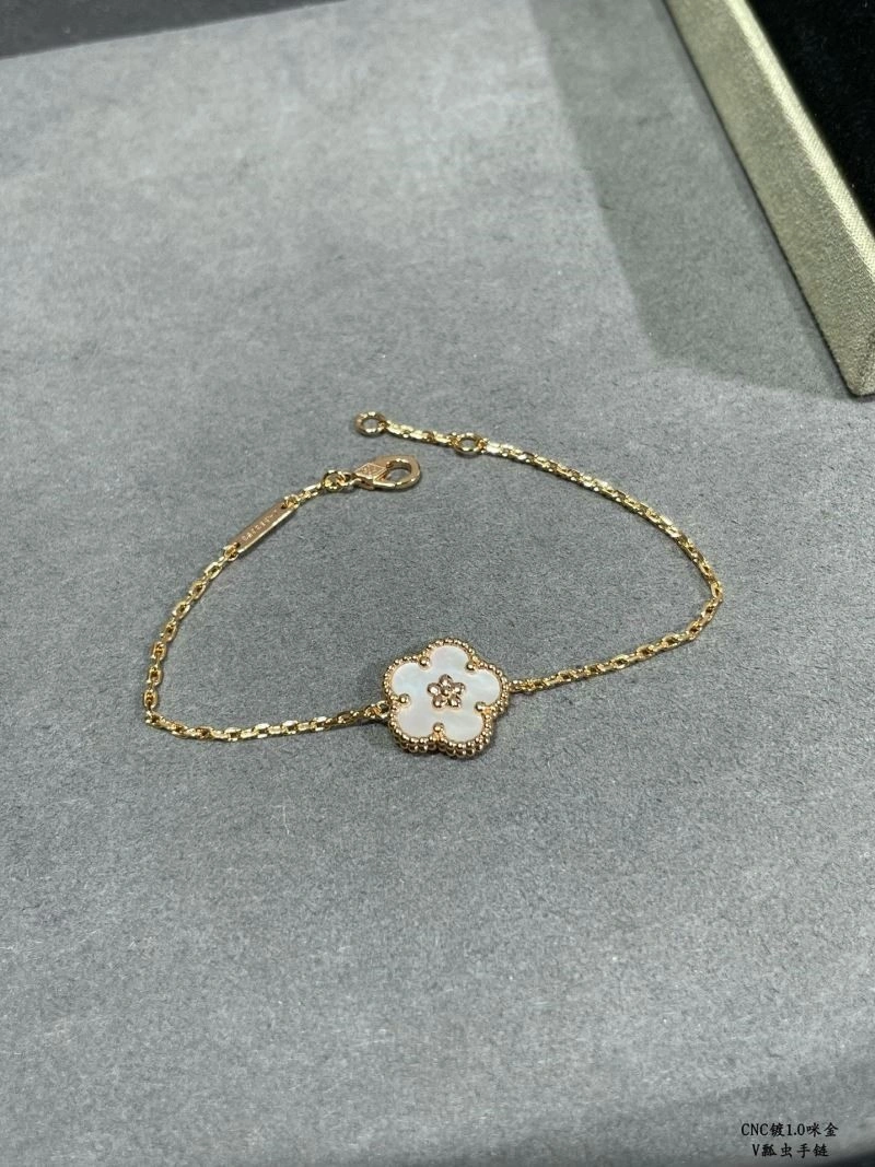 Brand-authenticated Vca Bracelets