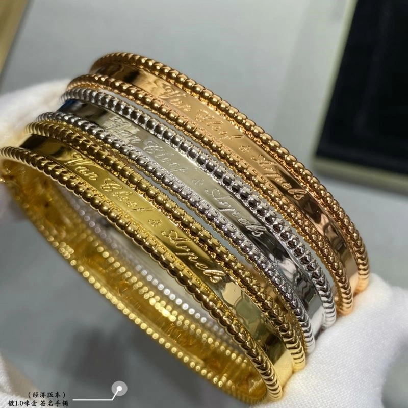 Factory-made Vca Bracelets
