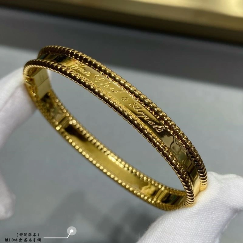 Factory-made Vca Bracelets