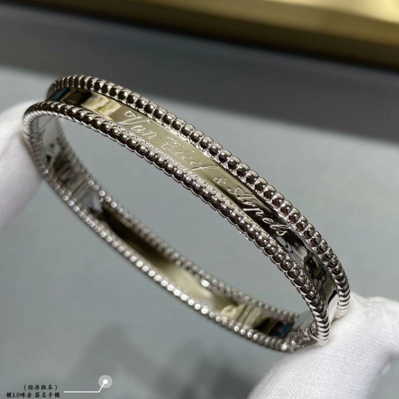 Factory-made Vca Bracelets