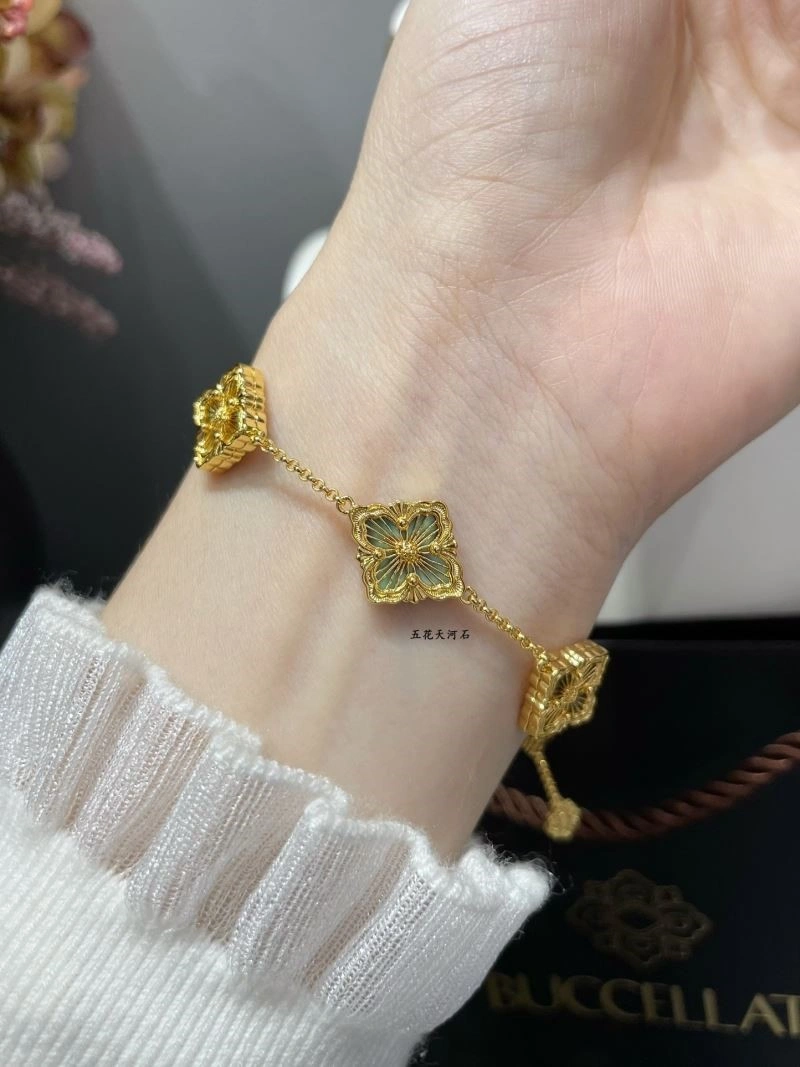 Value-priced Vca Bracelets