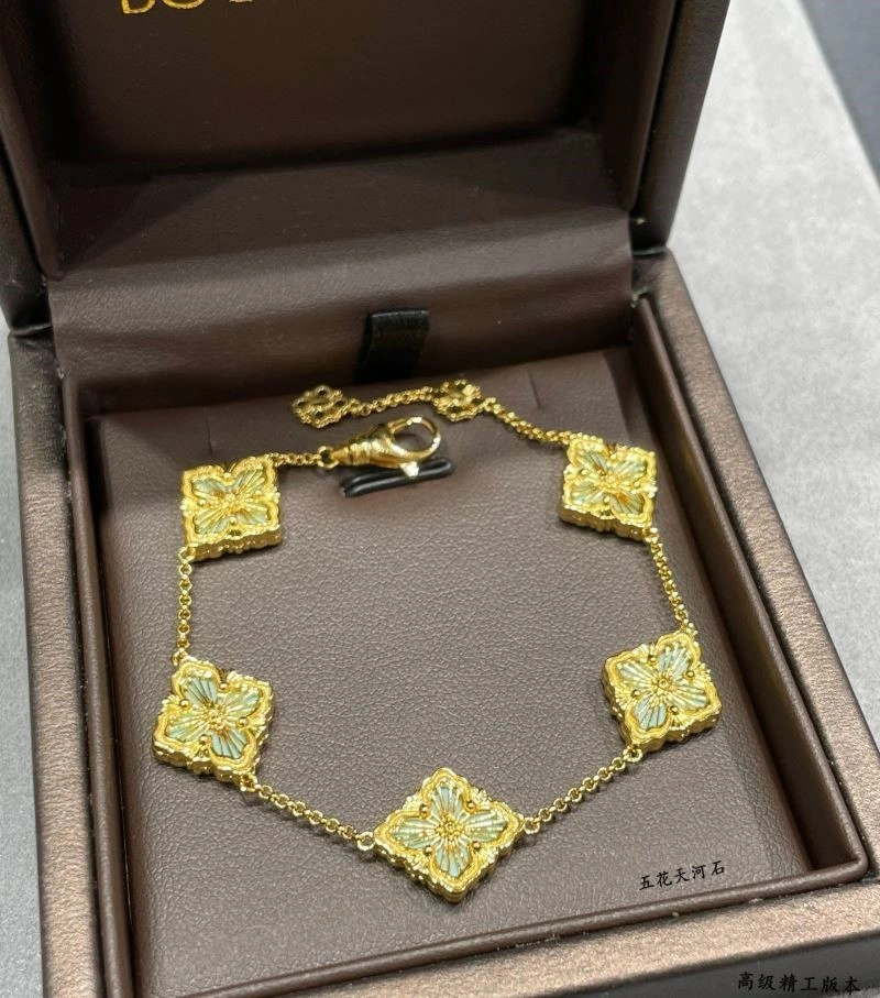 Value-priced Vca Bracelets