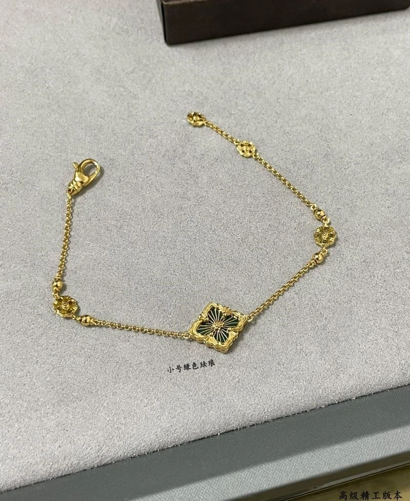 Factory-made Vca Bracelets