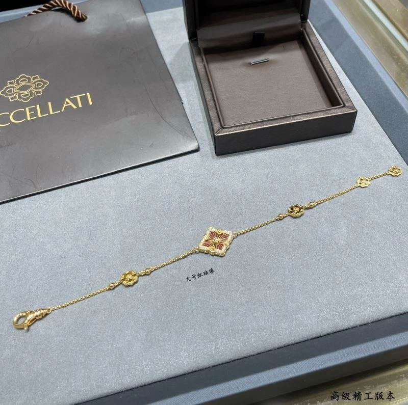 Indistinguishable Vca Bracelets