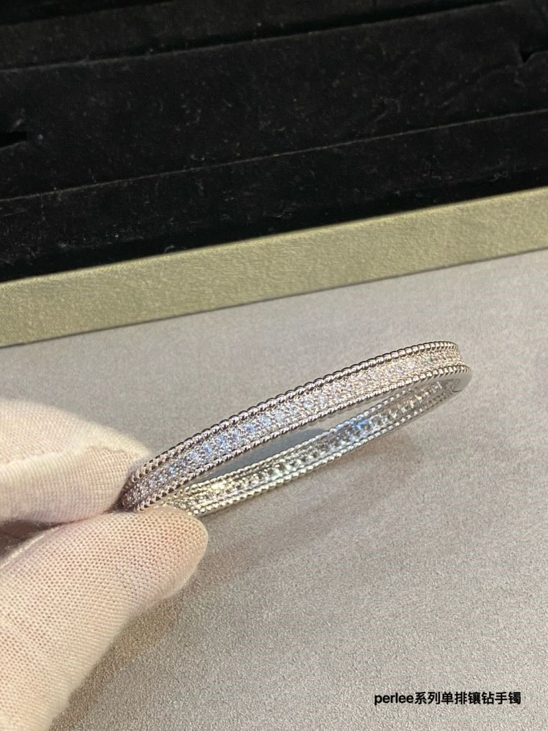 Indistinguishable Vca Bracelets