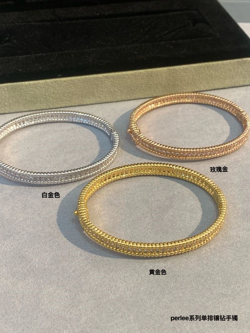 Indistinguishable Vca Bracelets
