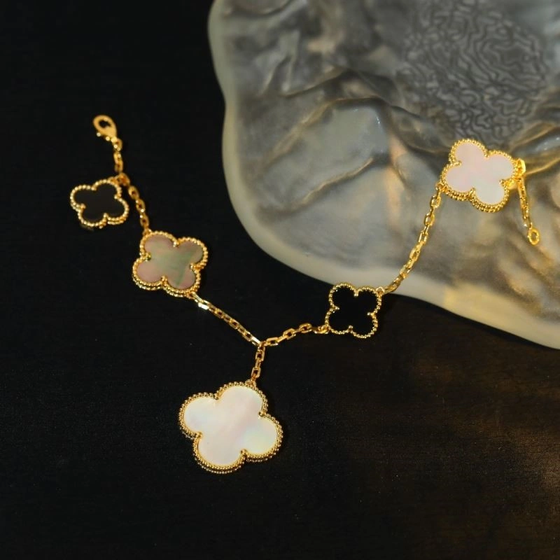 Cut-rate Vca Bracelets
